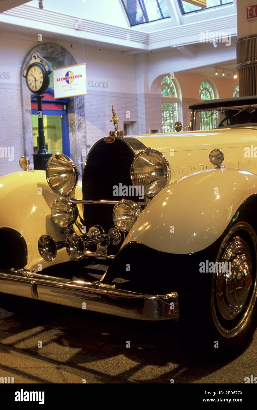 USA, MICHIGAN, NEAR DETROIT, DEARBORN, HENRY FORD MUSEUM, 1931 BUGATTI ...