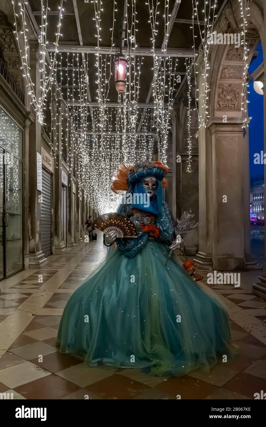 Masquerade romance theme hi-res stock photography and images - Alamy