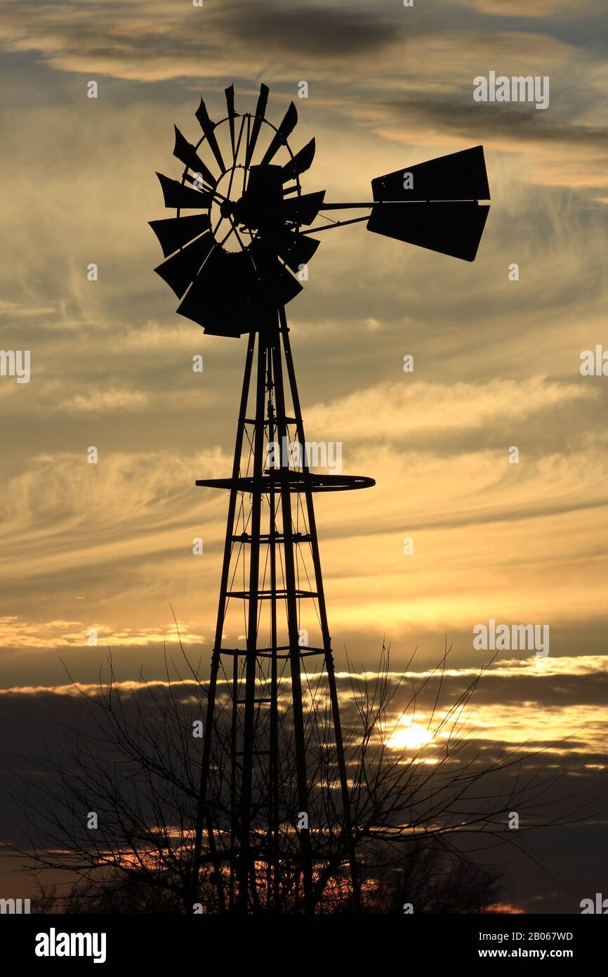 Windmill platform hi-res stock photography and images - Alamy