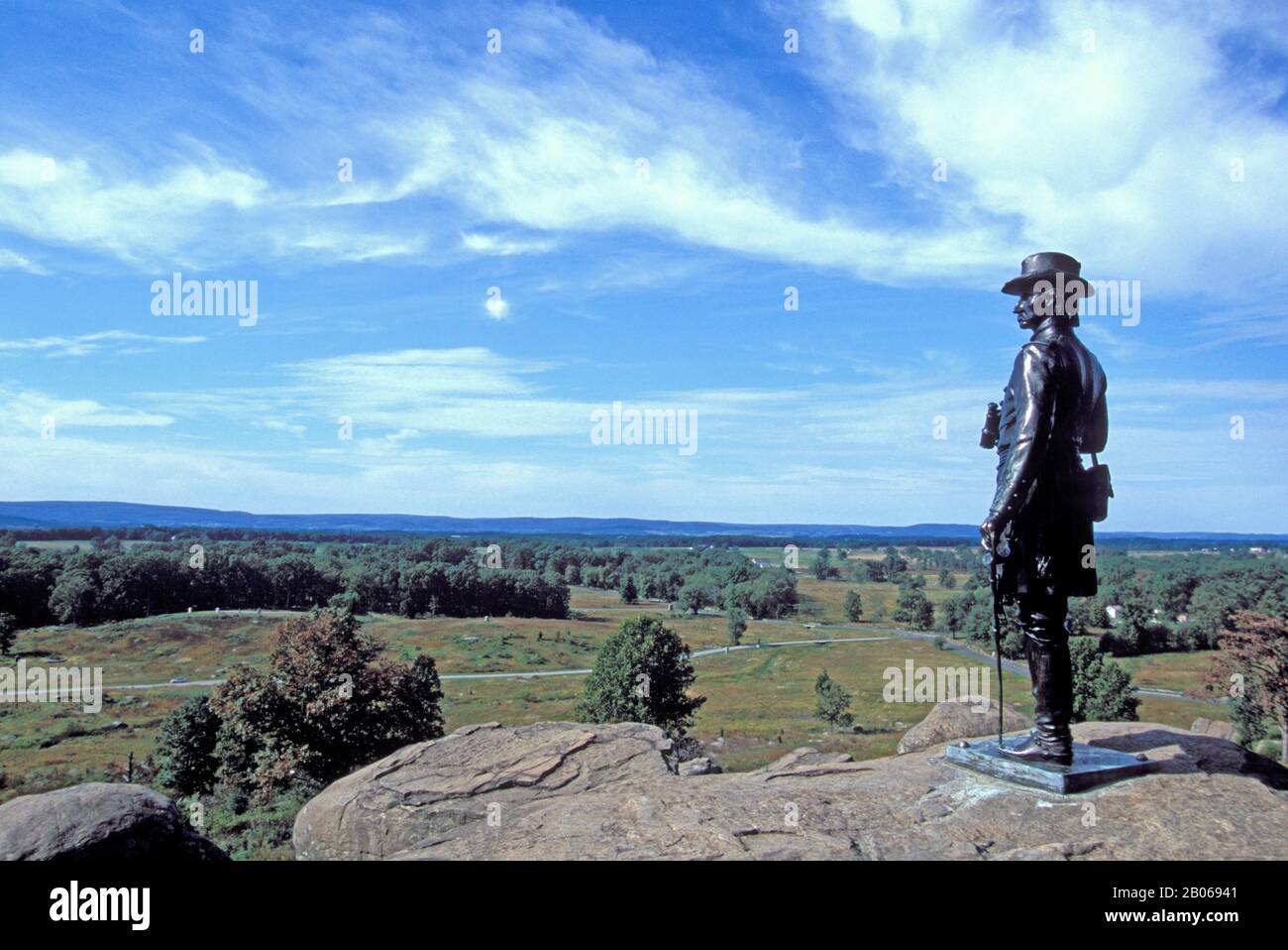 USA, PENNSYLVANIA, GETTYSBURG, LITTLE ROUND TOP, GENERAL WARREN STATUE ...