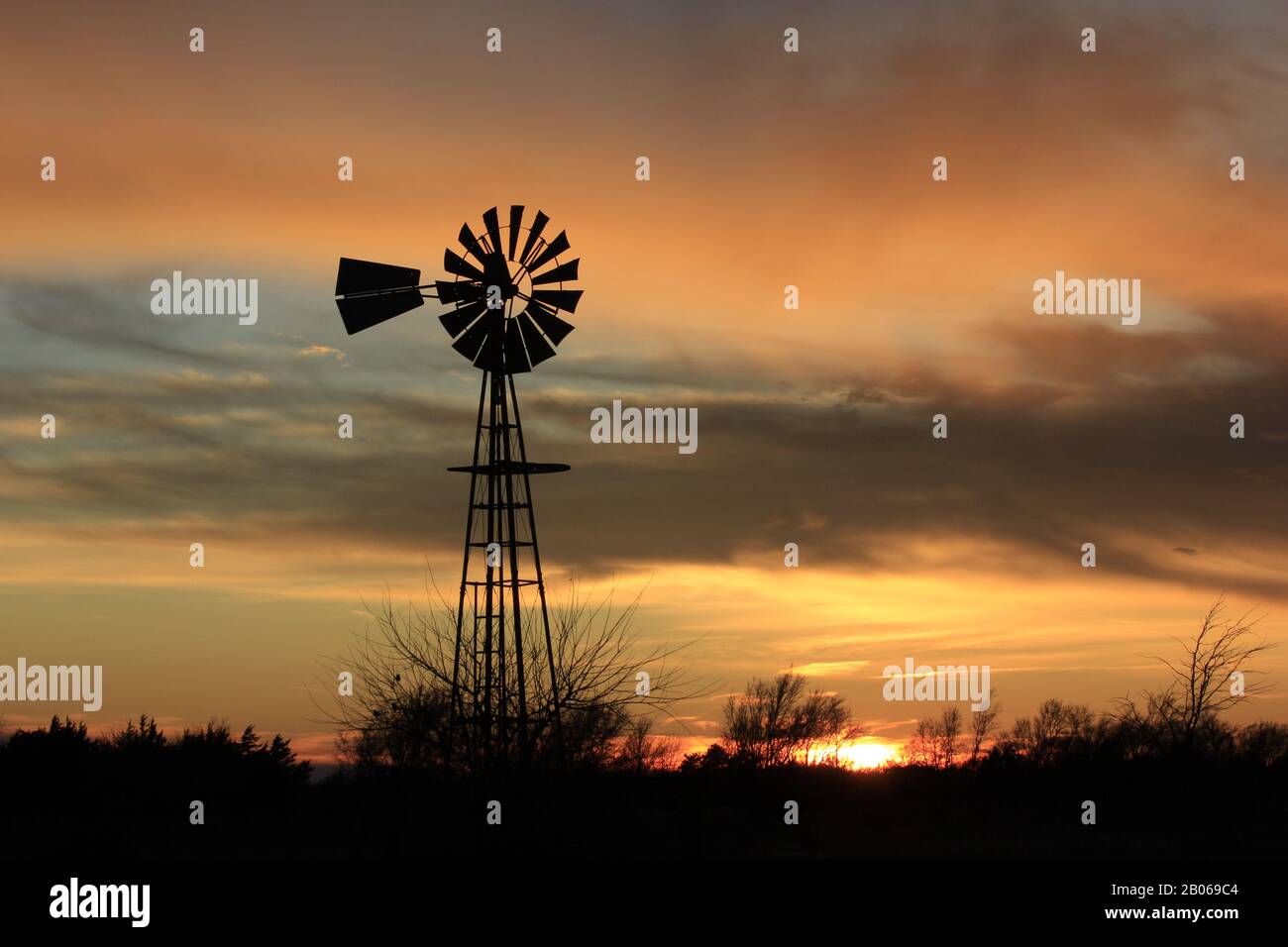 Kansas colorful Sunset with clouds,Sun,tree's, and a colorful sky with ...