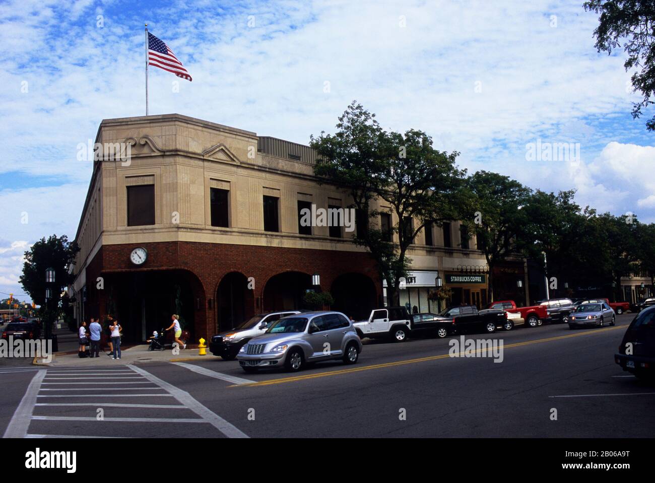 Detroit street scene with people hi-res stock photography and images ...