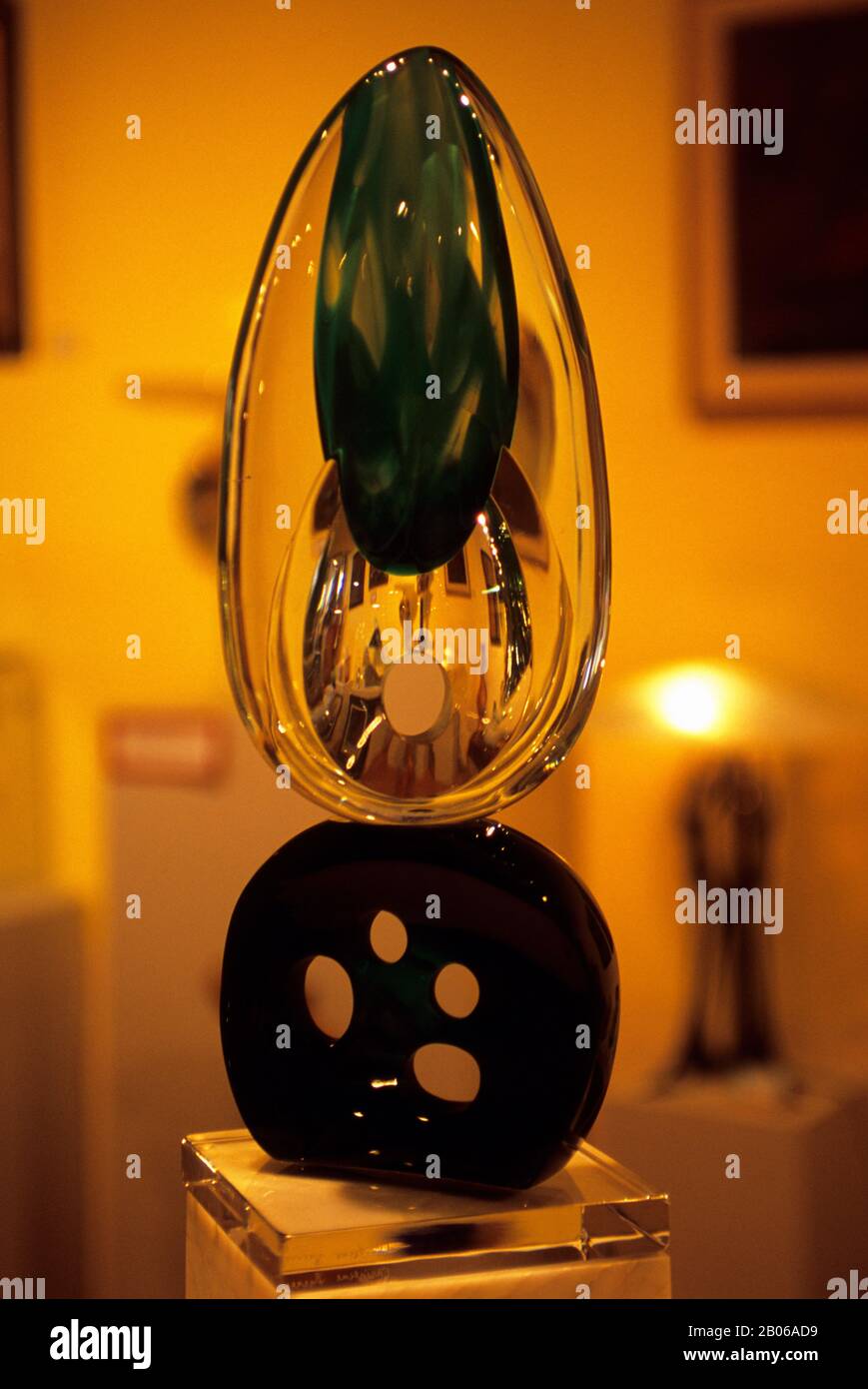 USA, MICHIGAN, NEAR DETROIT, ROYAL OAK, ARIANA GALLERY, GLASS ART Stock ...