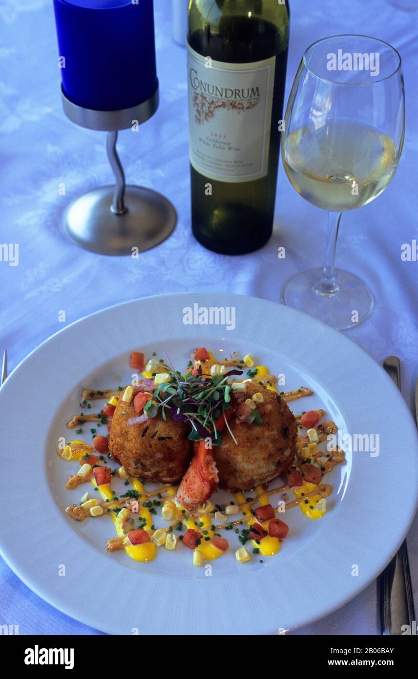 USA, MICHIGAN, DETROIT, RENAISSANCE CENTER, SELDOM BLUES RESTAURANT ...