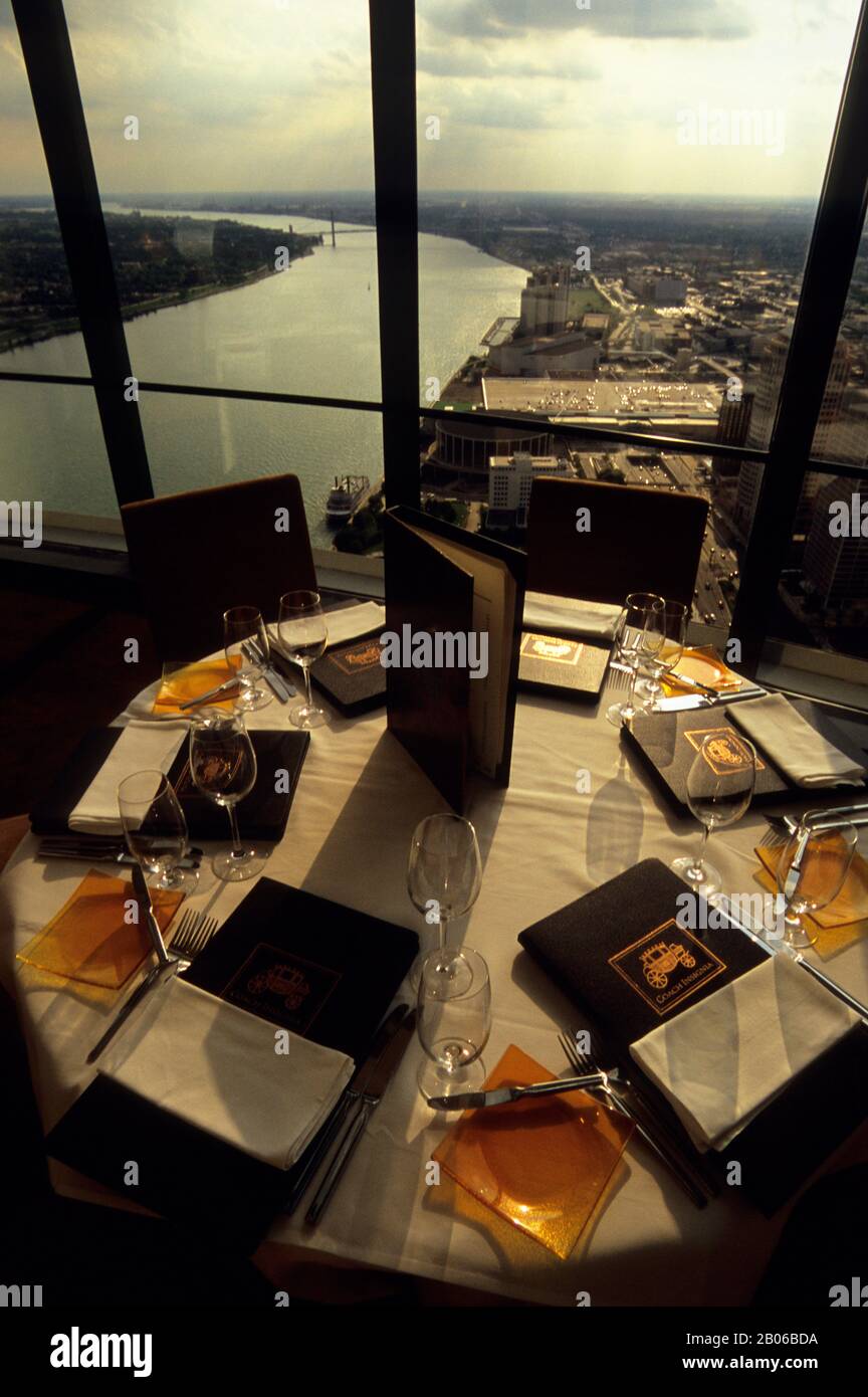 Dining coach hi-res stock photography and images - Alamy