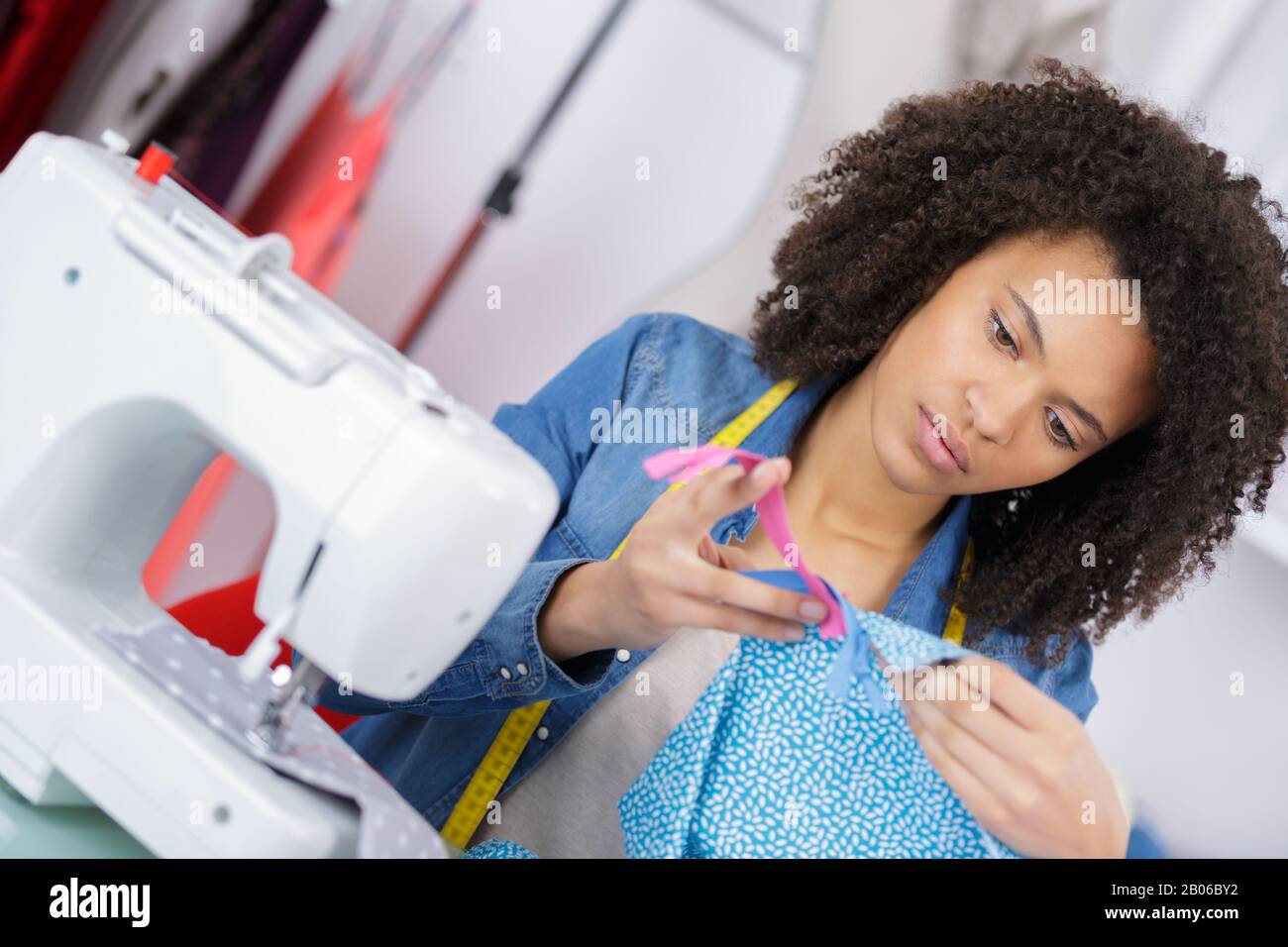 Women stitching clothes hi-res stock photography and images - Alamy