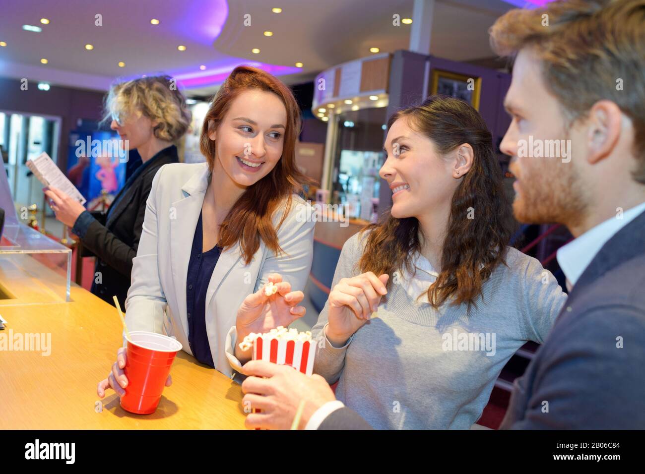 friends drinking at a pub Stock Photo - Alamy
