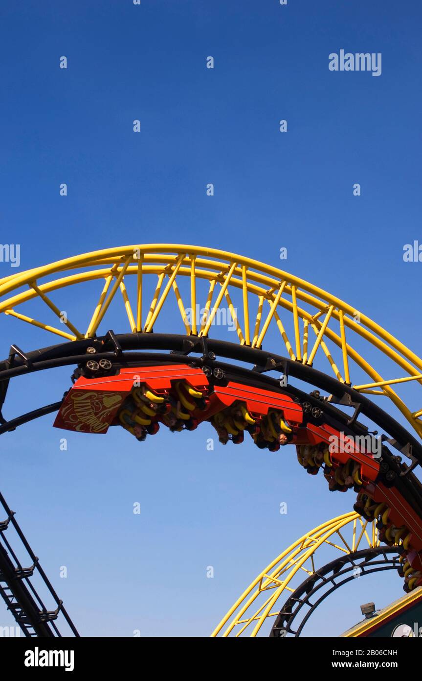 USA, IDAHO, NEAR COEUR D'ALENE, SILVERWOOD THEME PARK, THE CORKSCREW ...