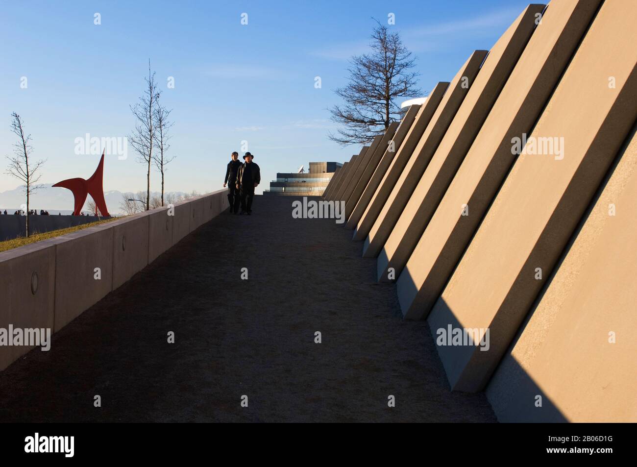 USA, WASHINGTON STATE, SEATTLE, OLYMPIC SCULPTURE PARK, VIEW OF EAGLE ...