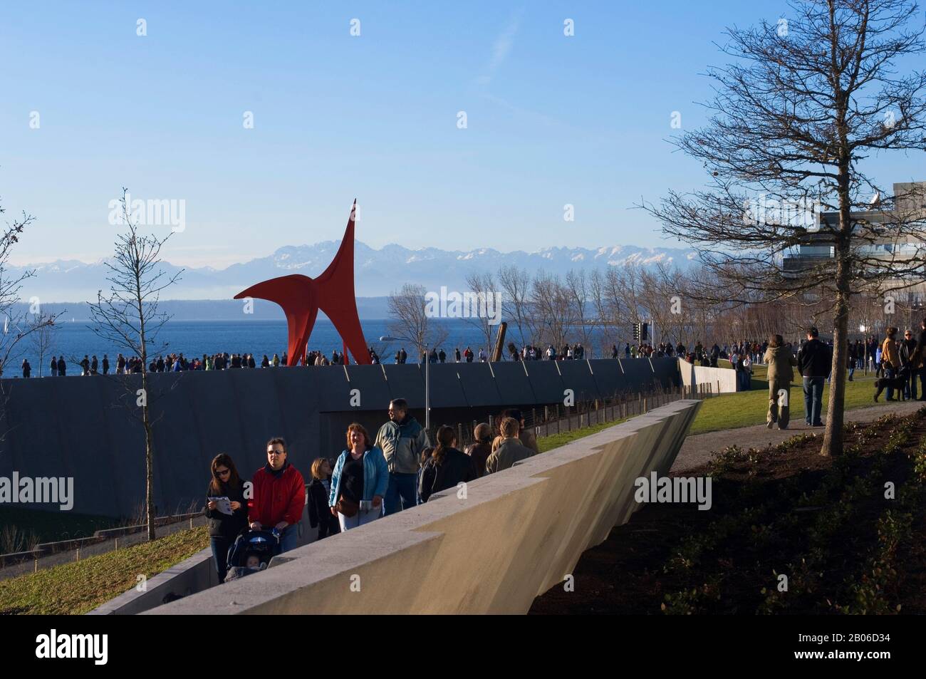 USA, WASHINGTON STATE, SEATTLE, OLYMPIC SCULPTURE PARK, VIEW OF EAGLE ...