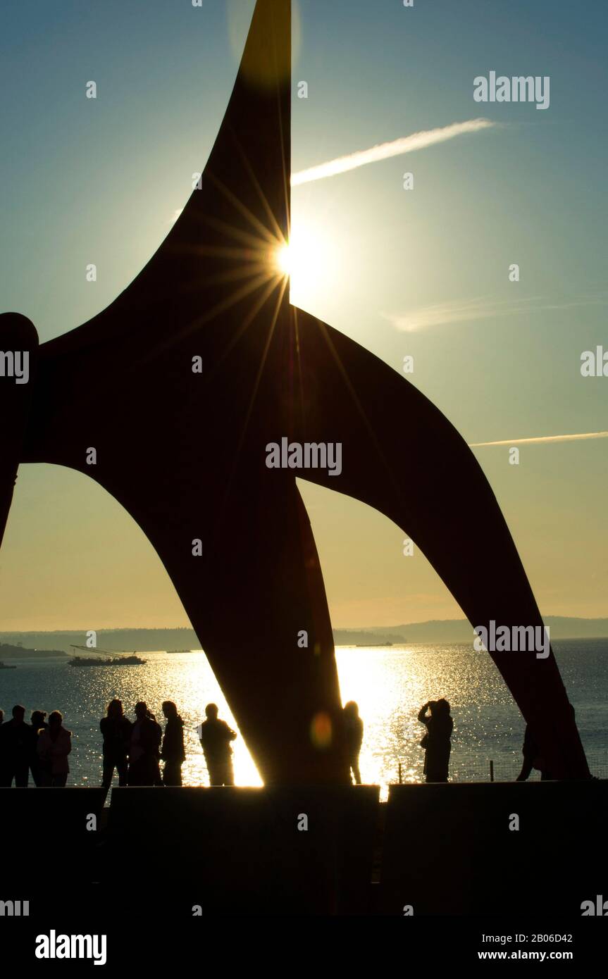 USA, WASHINGTON STATE, SEATTLE, OLYMPIC SCULPTURE PARK, VIEW OF EAGLE ...