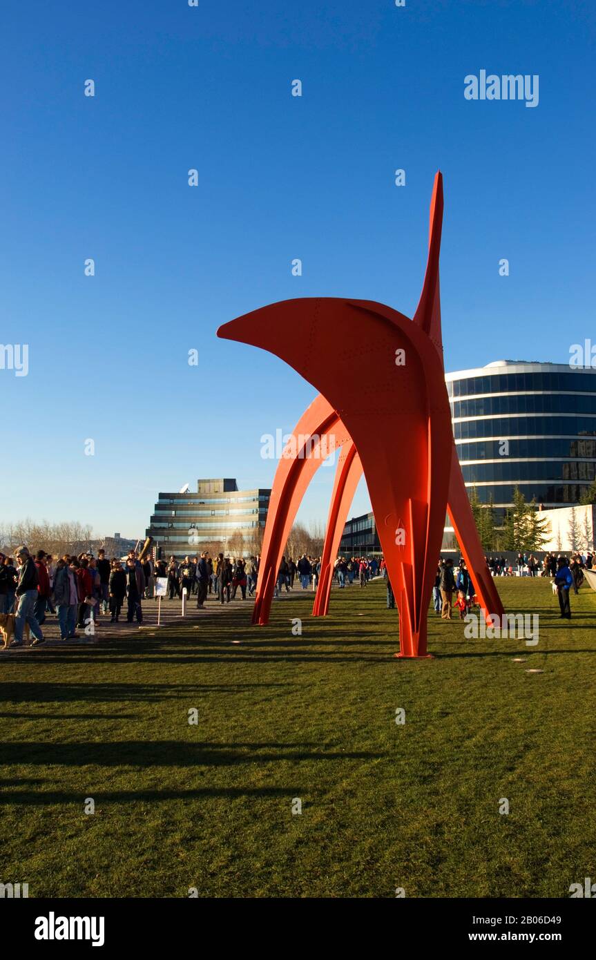 USA, WASHINGTON STATE, SEATTLE, OLYMPIC SCULPTURE PARK, VIEW OF EAGLE ...