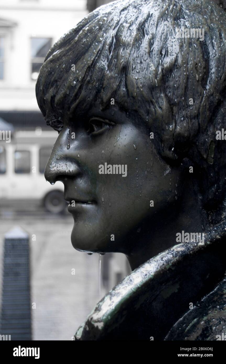 John Lennon Sculpture In Mathew Street Liverpool England UK Stock Photo ...
