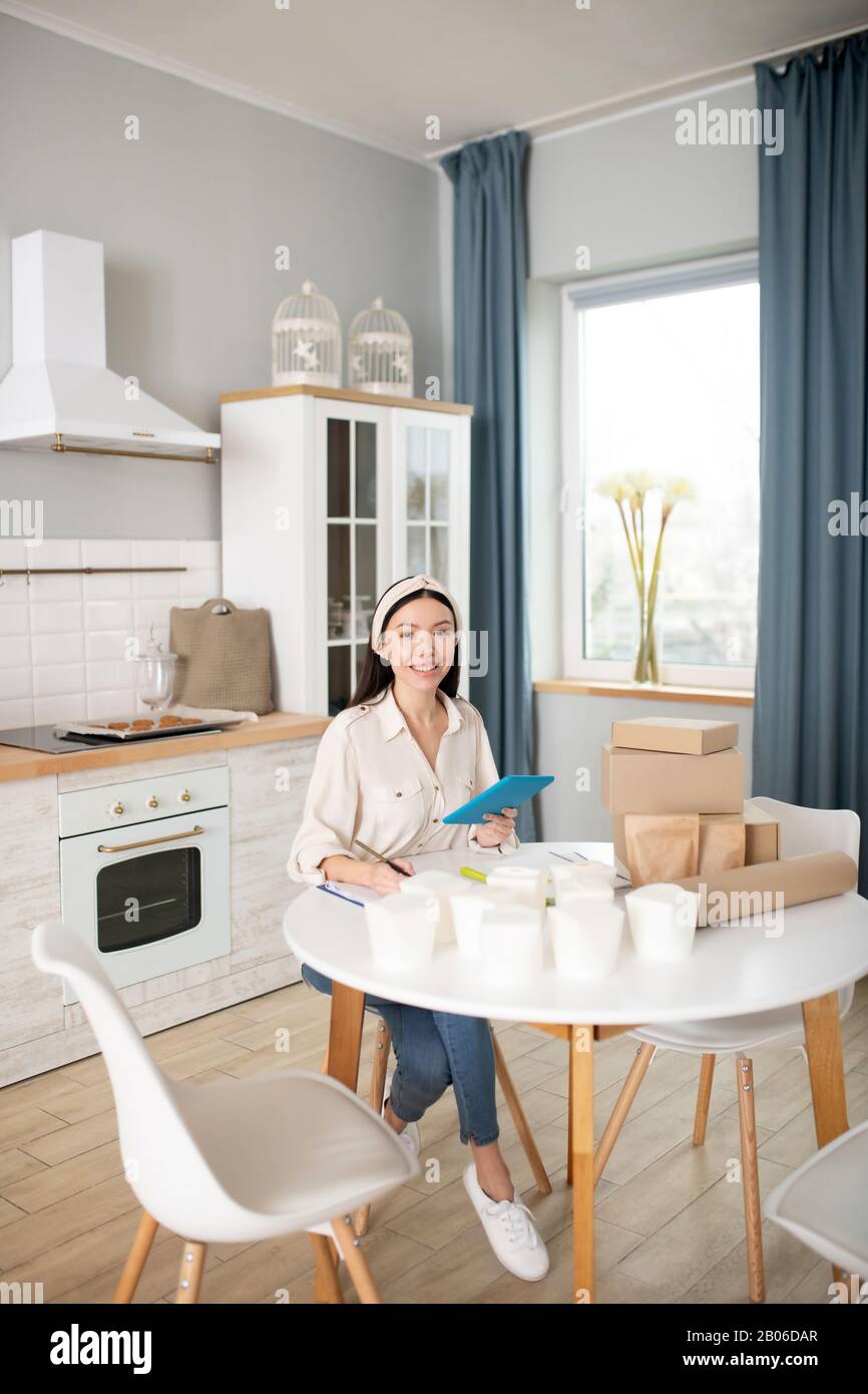 Girl sitting kitchen table writing hi-res stock photography and images ...