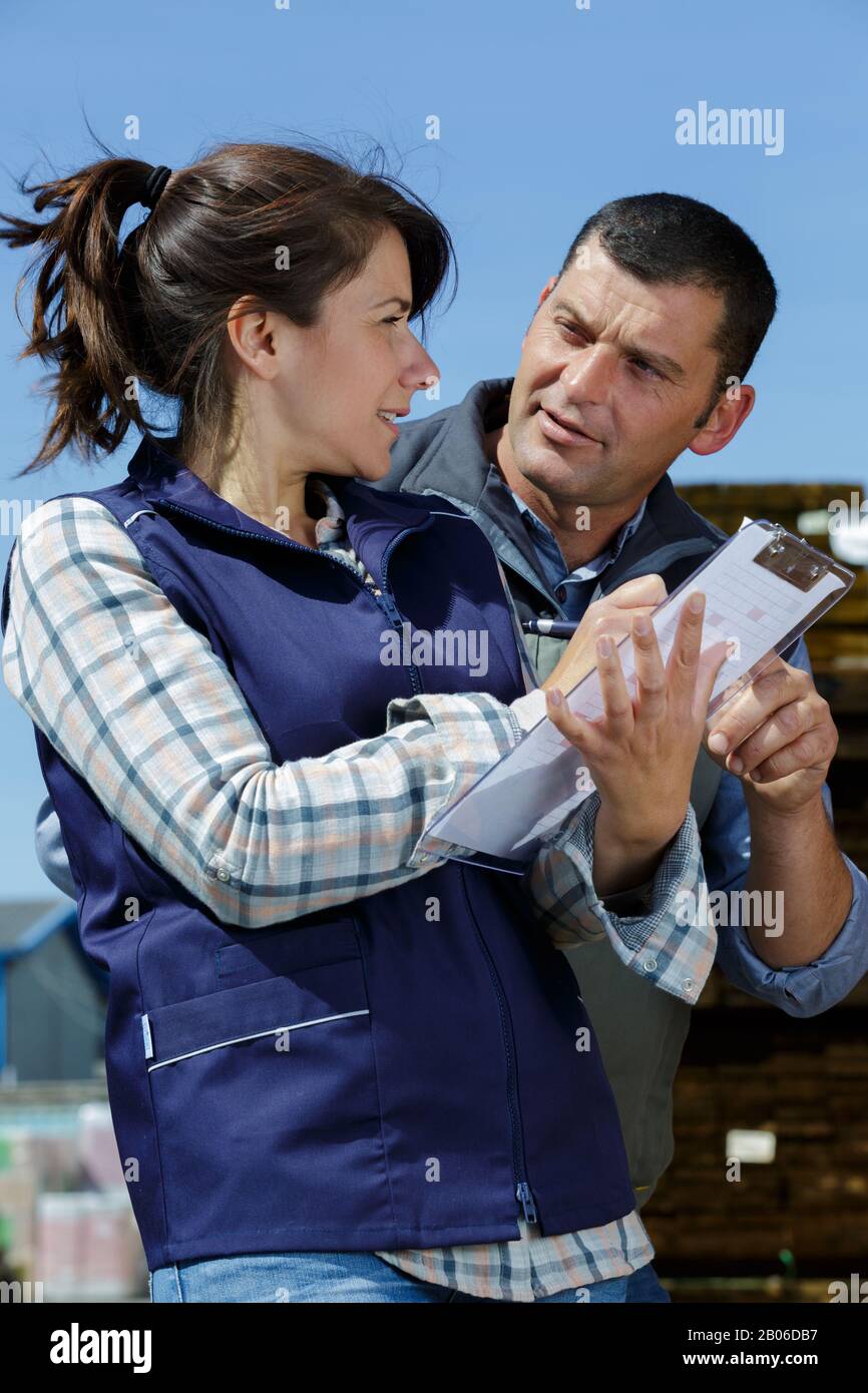 delivery driver and female manager outside a warehouse Stock Photo - Alamy