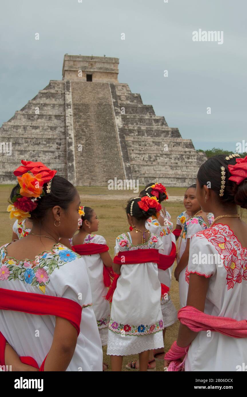 MEXICO, YUCATAN PENINSULA, CHICHEN ITZA ARCHAEOLOGICAL ZONE, MAYAN ...