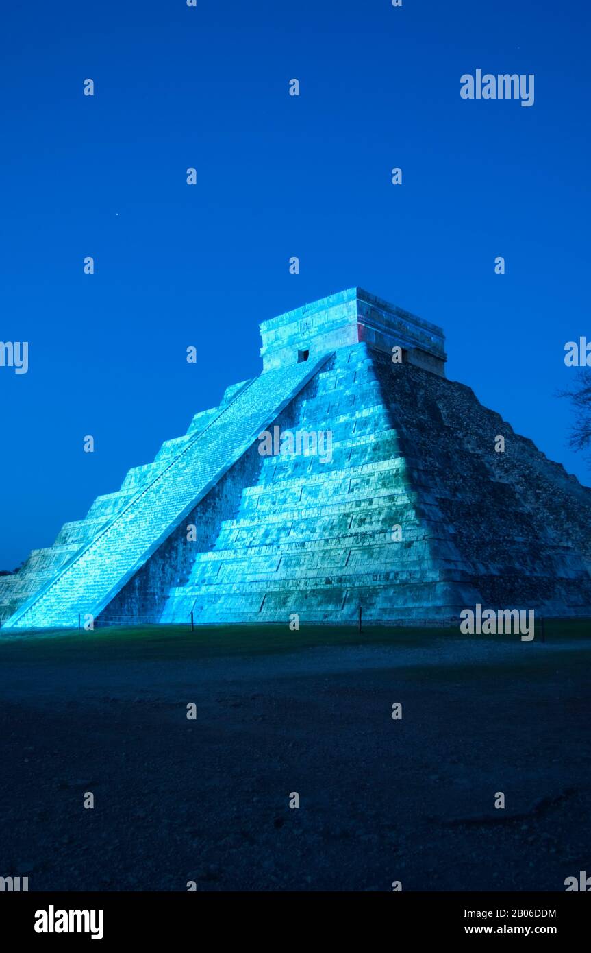 MEXICO, YUCATAN PENINSULA, CHICHEN ITZA ARCHAEOLOGICAL SITE, EL ...