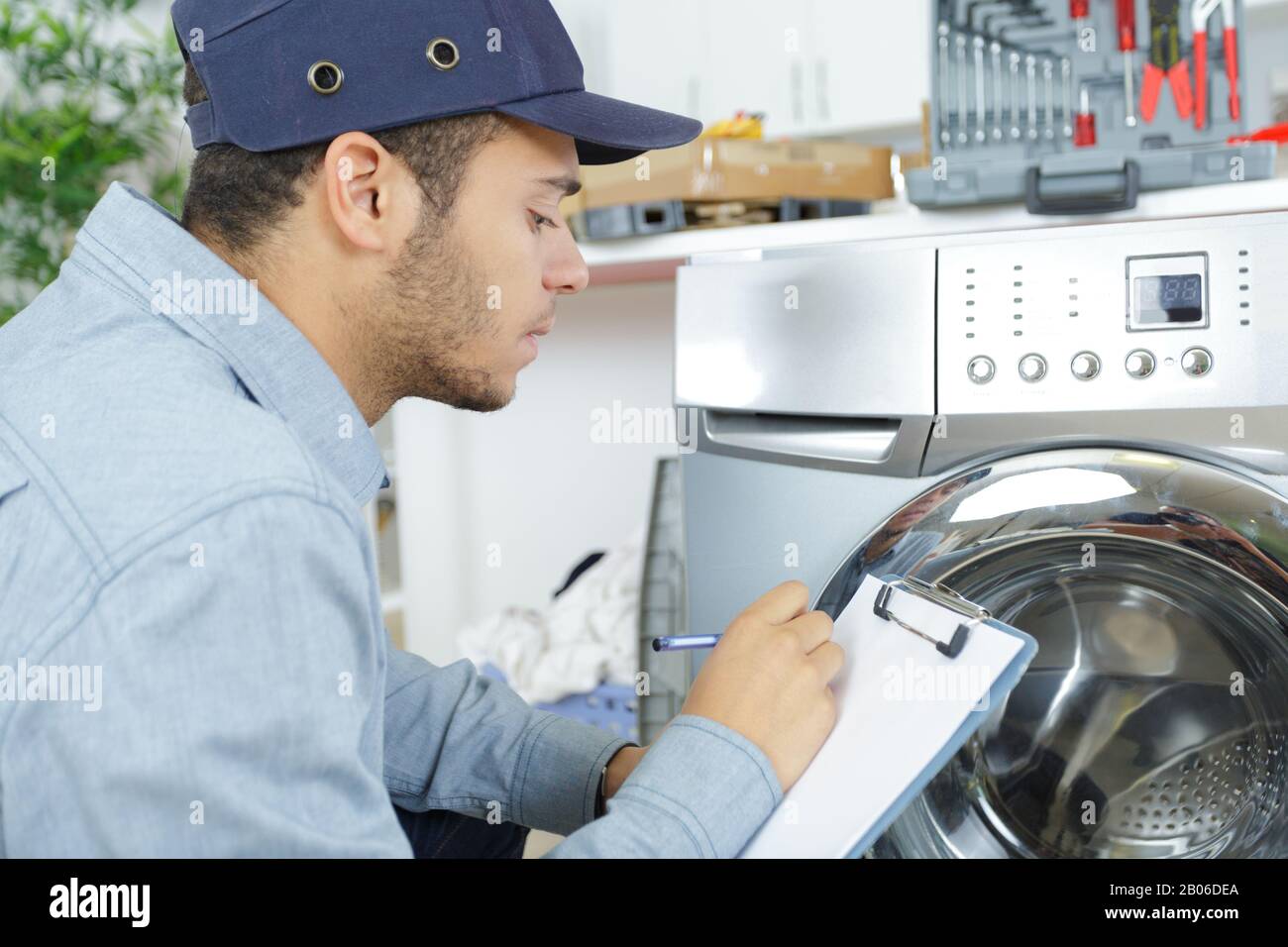 Washing machine sales hi-res stock photography and images - Alamy
