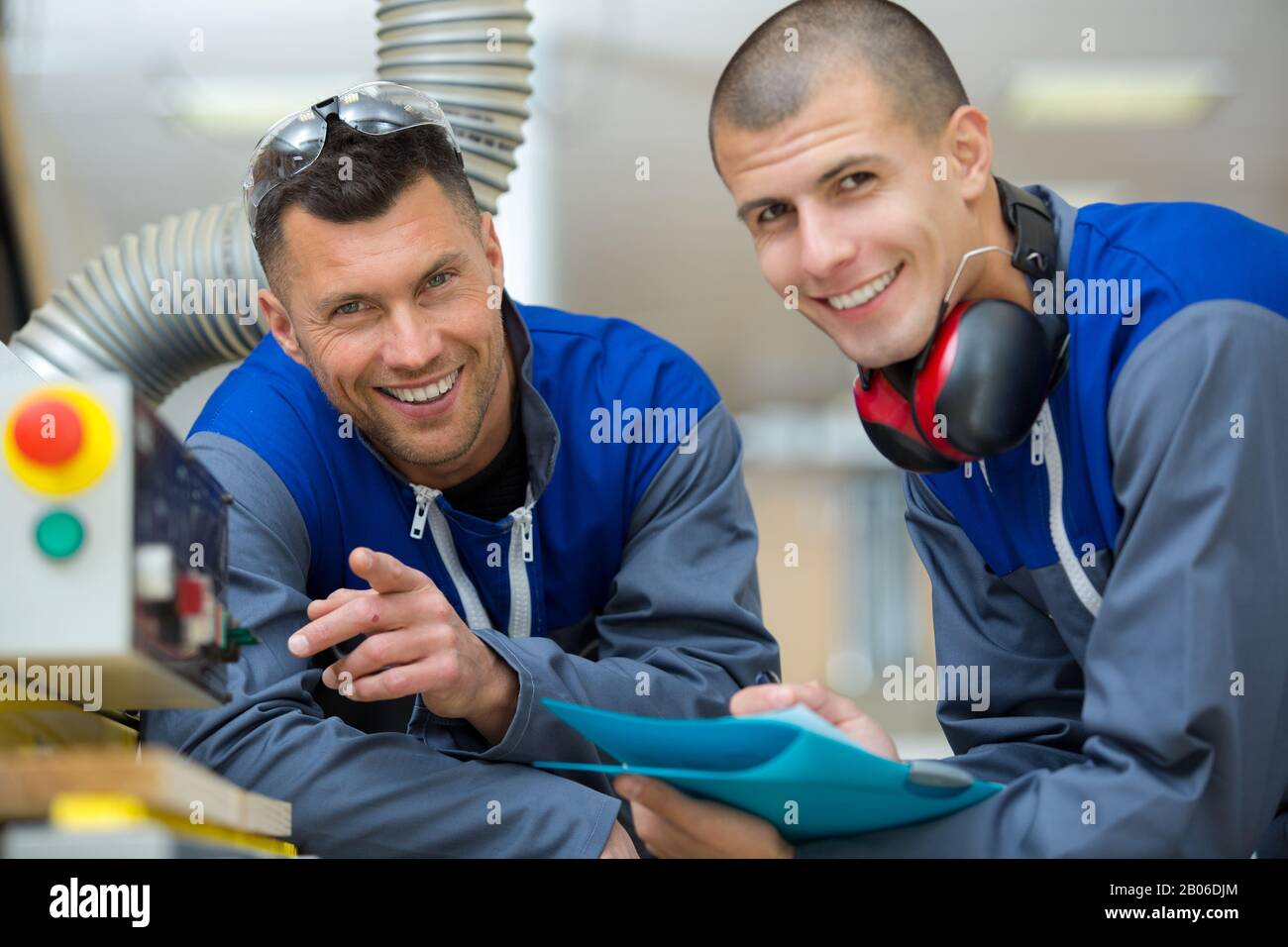 Portrait two smiling construction workers hi-res stock photography and ...