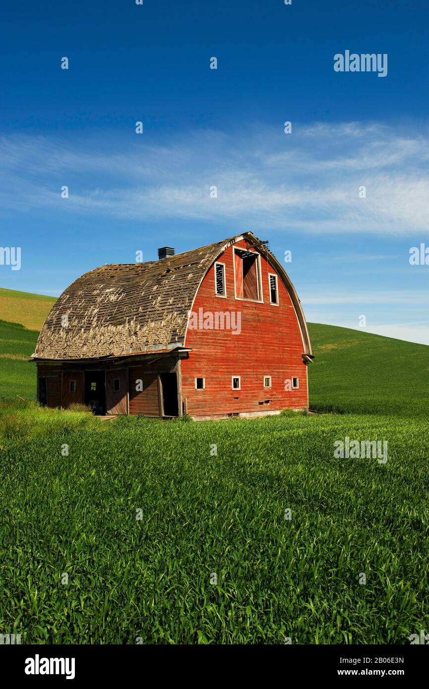 Red barn palouse washington state hi-res stock photography and images ...