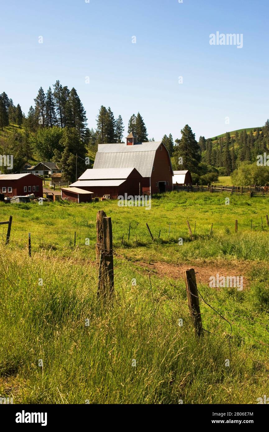 USA, WASHINGTON STATE, PALOUSE COUNTRY, FARM WITH BARN Stock Photo - Alamy