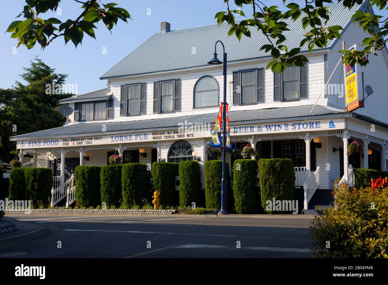 Lorne pub hi-res stock photography and images - Alamy