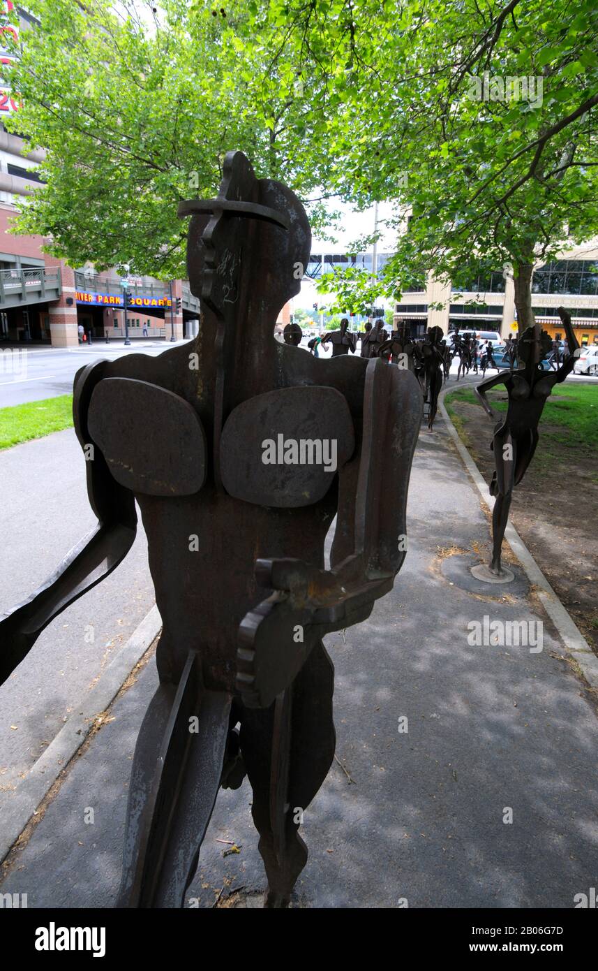 USA, WASHINGTON STATE, SPOKANE, RIVERFRONT PARK, RUNNERS IN THE PARK ...