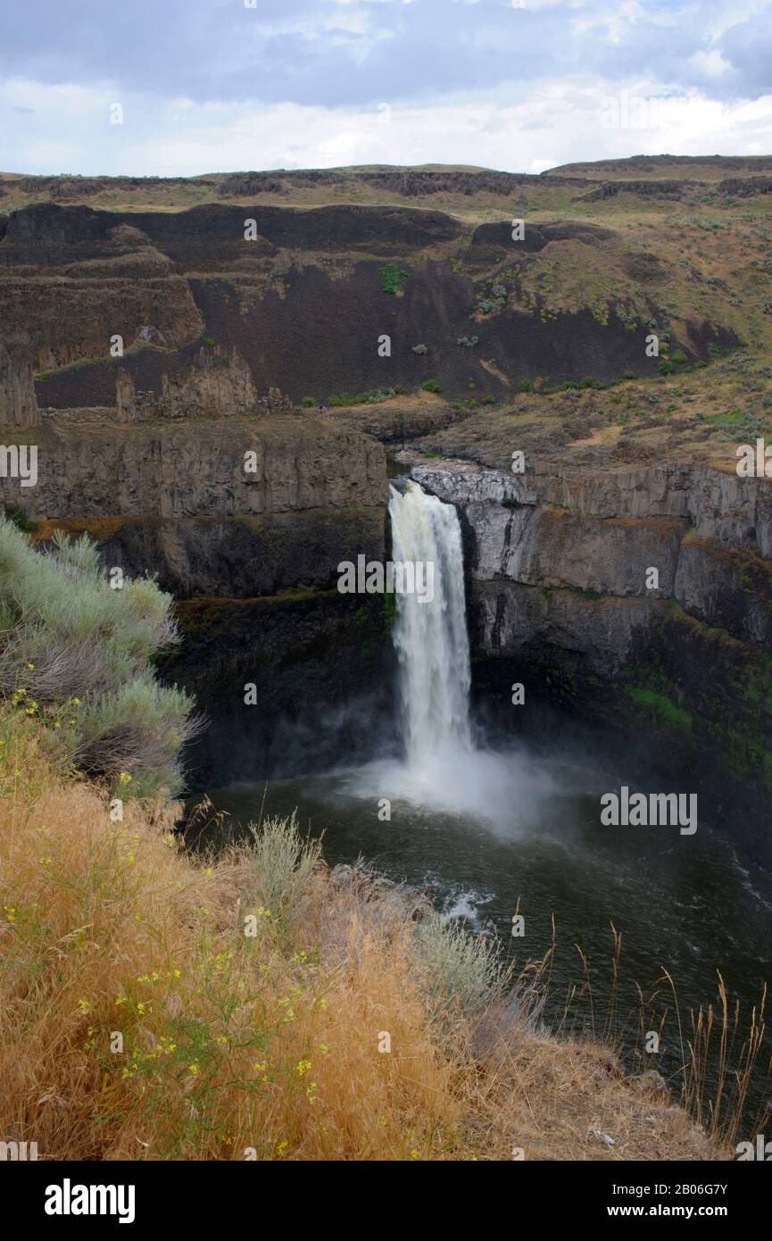 USA, WASHINGTON STATE, PALOUSE FALLS STATE PARK, VIEW OF PALOUSE FALLS ...