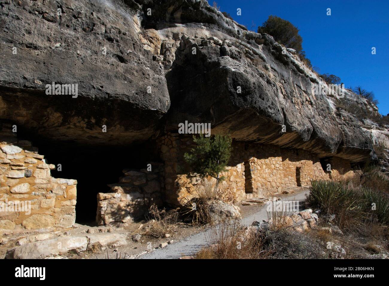USA, ARIZONA, NEAR FLAGSTAFF, WALNUT CANYON NATIONAL MONUMENT, CANYON ...