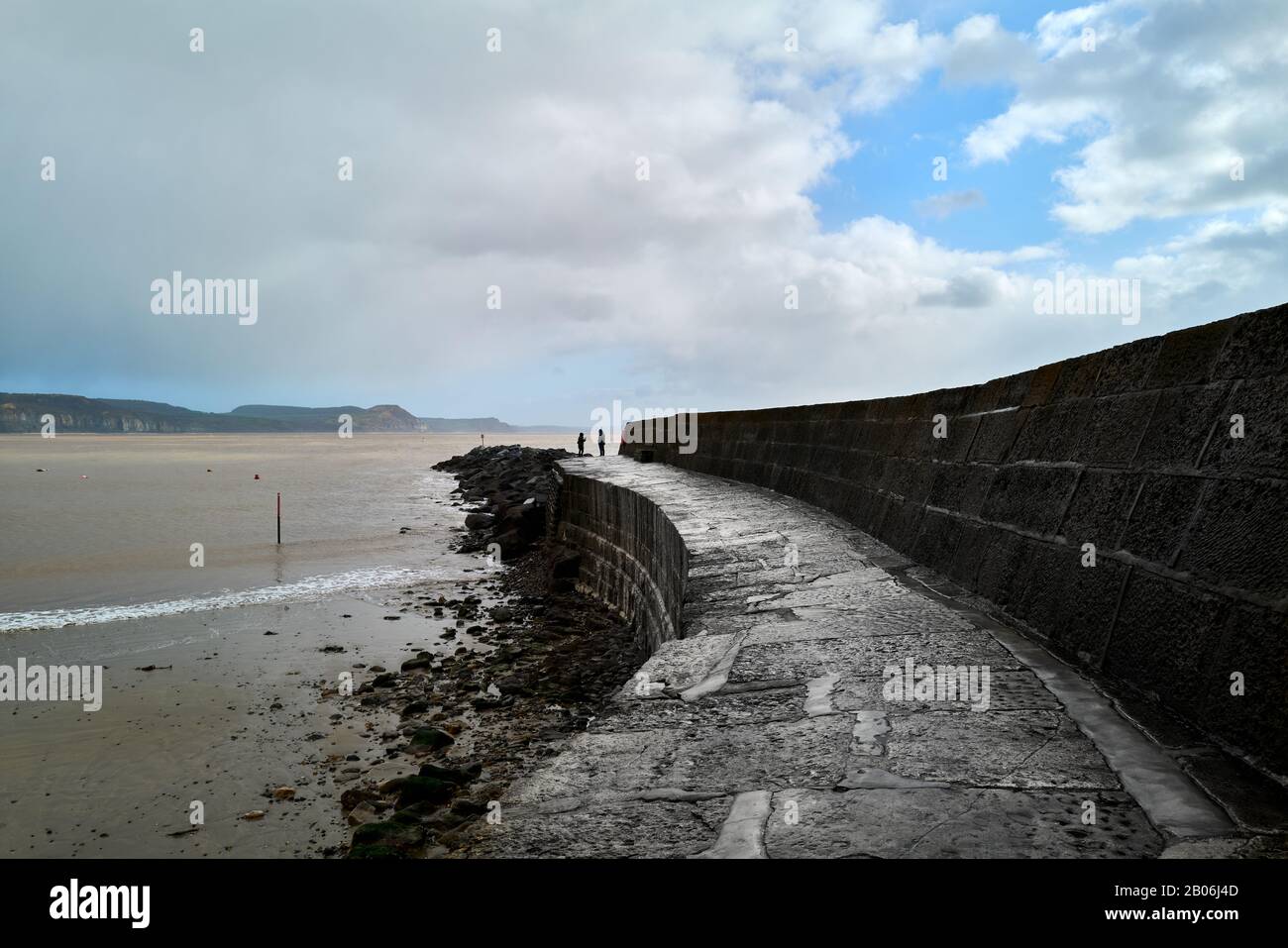Parapet wall hi-res stock photography and images - Alamy