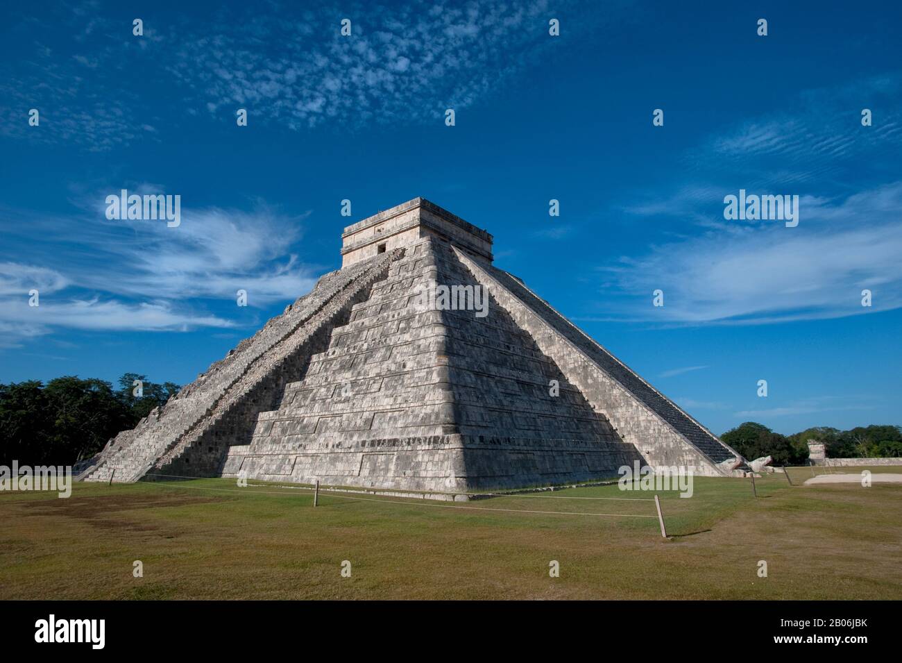 MEXICO, YUCATAN PENINSULA, NEAR CANCUN, MAYA RUINS OF CHICHEN ITZA ...