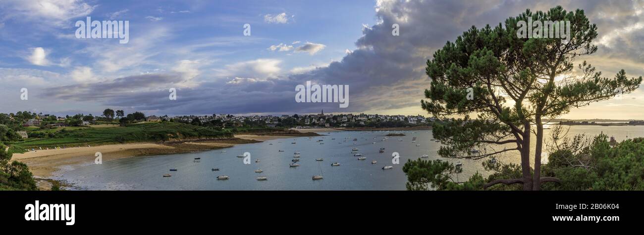 Carantec beach hi-res stock photography and images - Alamy