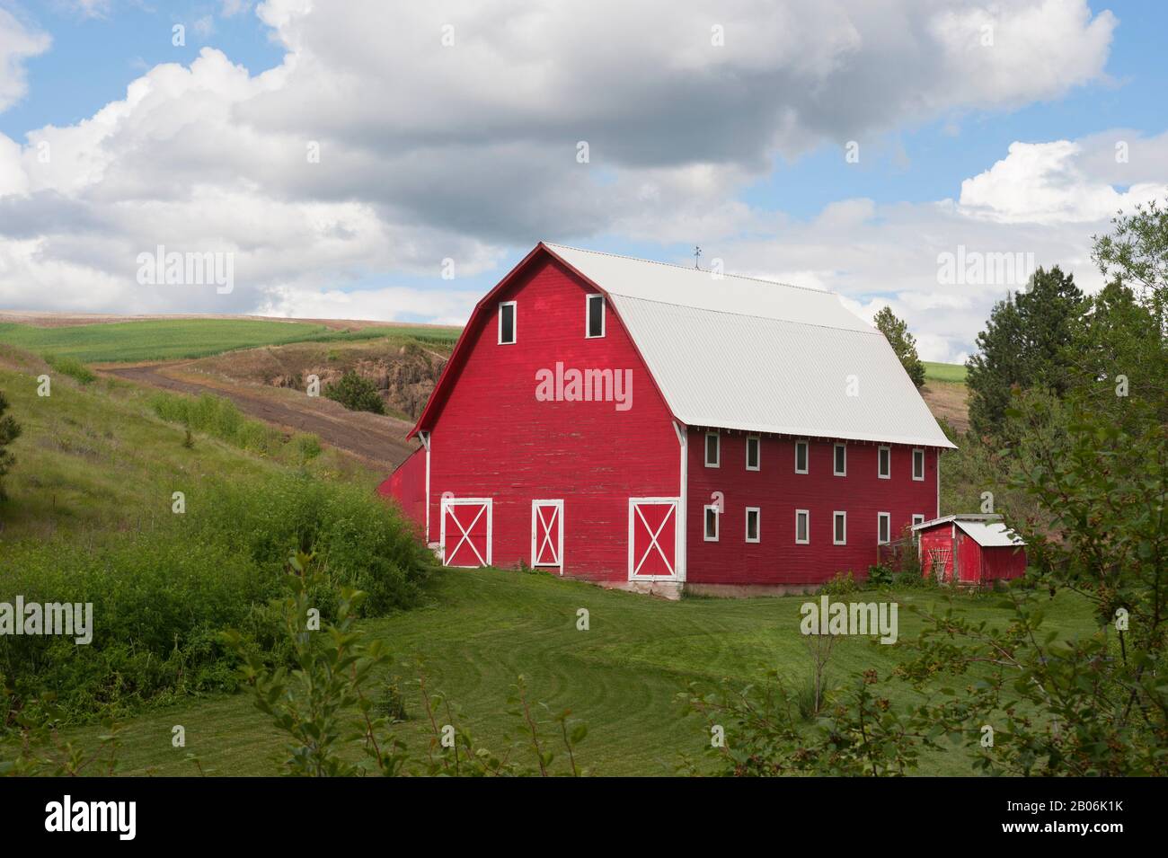 Red barn palouse near colfax hi-res stock photography and images - Alamy