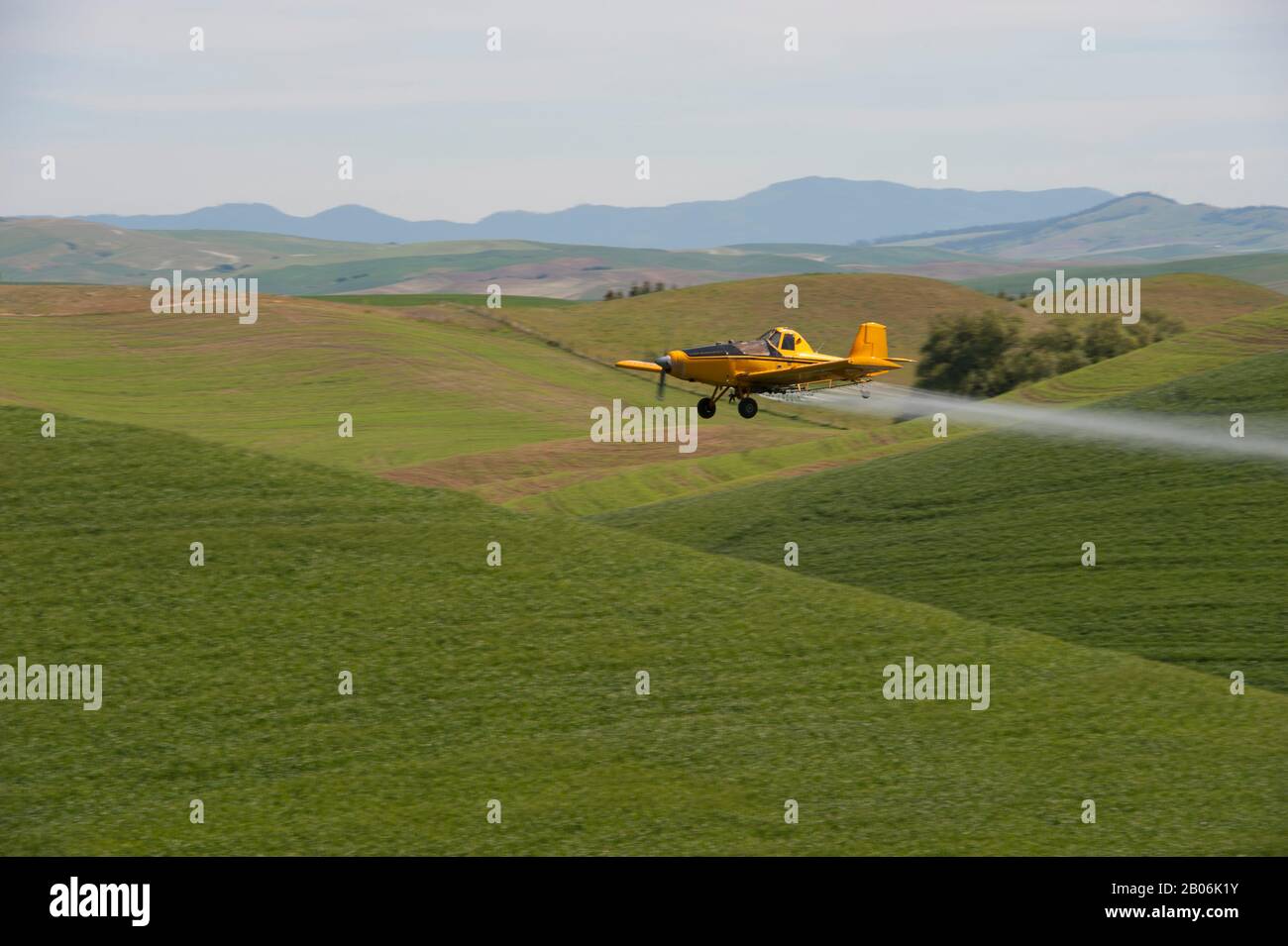 Crop duster plane hi-res stock photography and images - Alamy