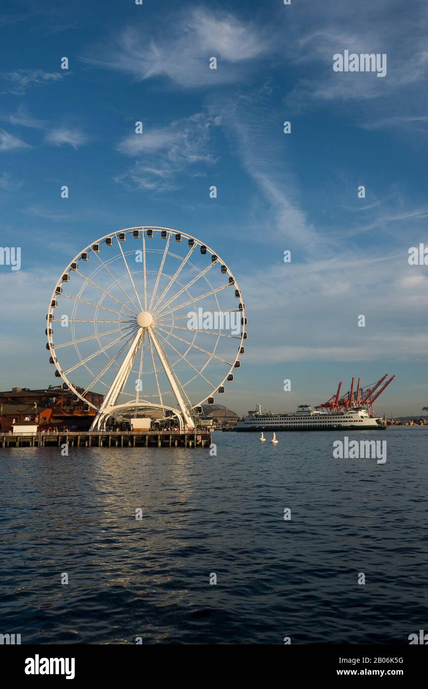 View from Seattle Waterfront Park of the Great Wheel (Ferris wheel) at ...