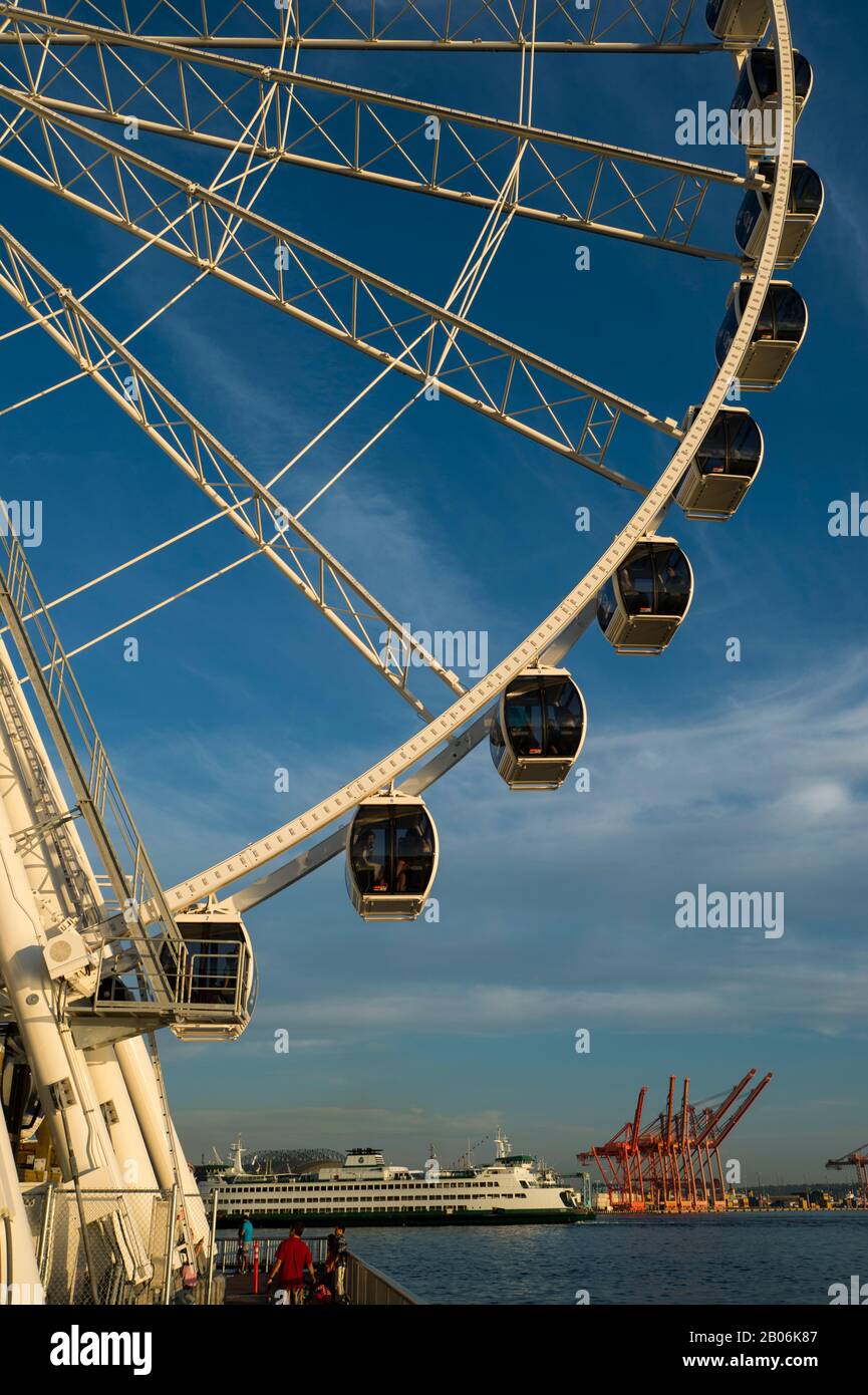 The Great Wheel (Ferris wheel) at Seattle's Pier 57 on Seattle ...