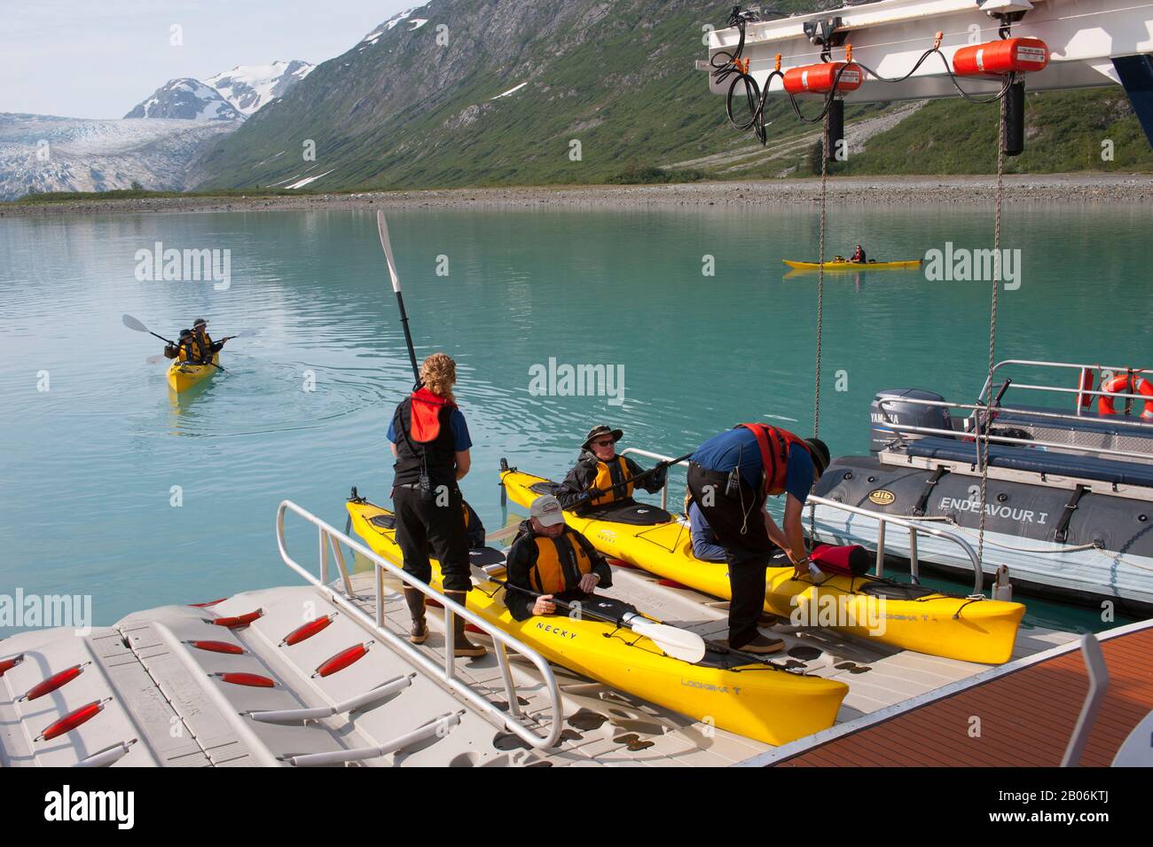 Cruise ship loading dock hi-res stock photography and images - Alamy