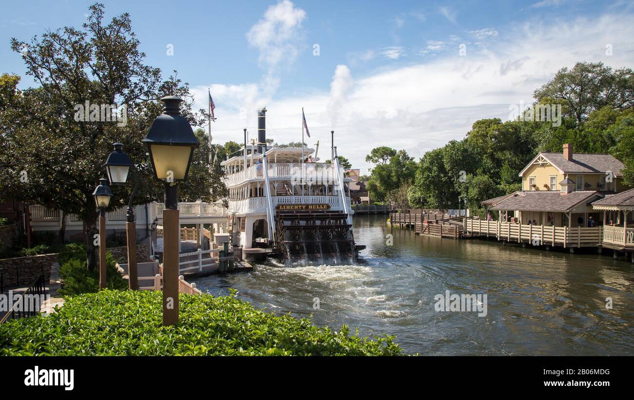 Paddle steamer at the Magic Kingdom theme park, Walt Disney World ...