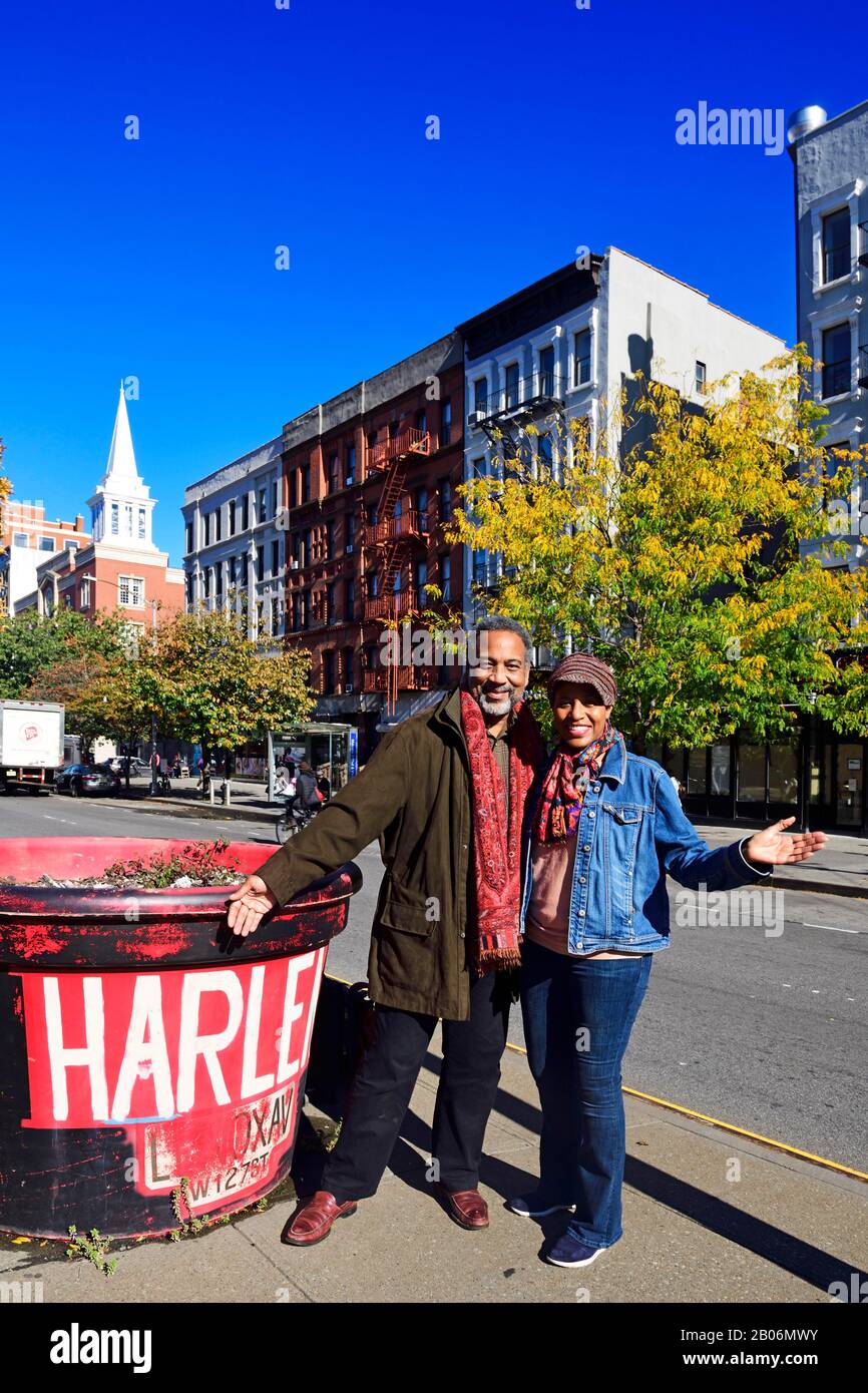 Black couple next to Harlem sign, New York City, USA Stock Photo - Alamy