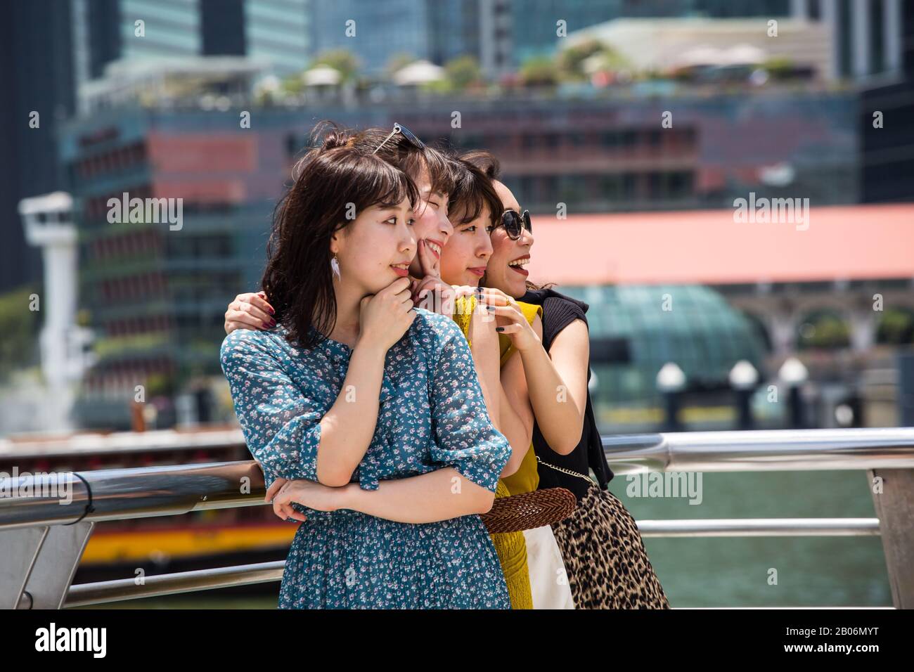 Japanese pose hi-res stock photography and images - Alamy