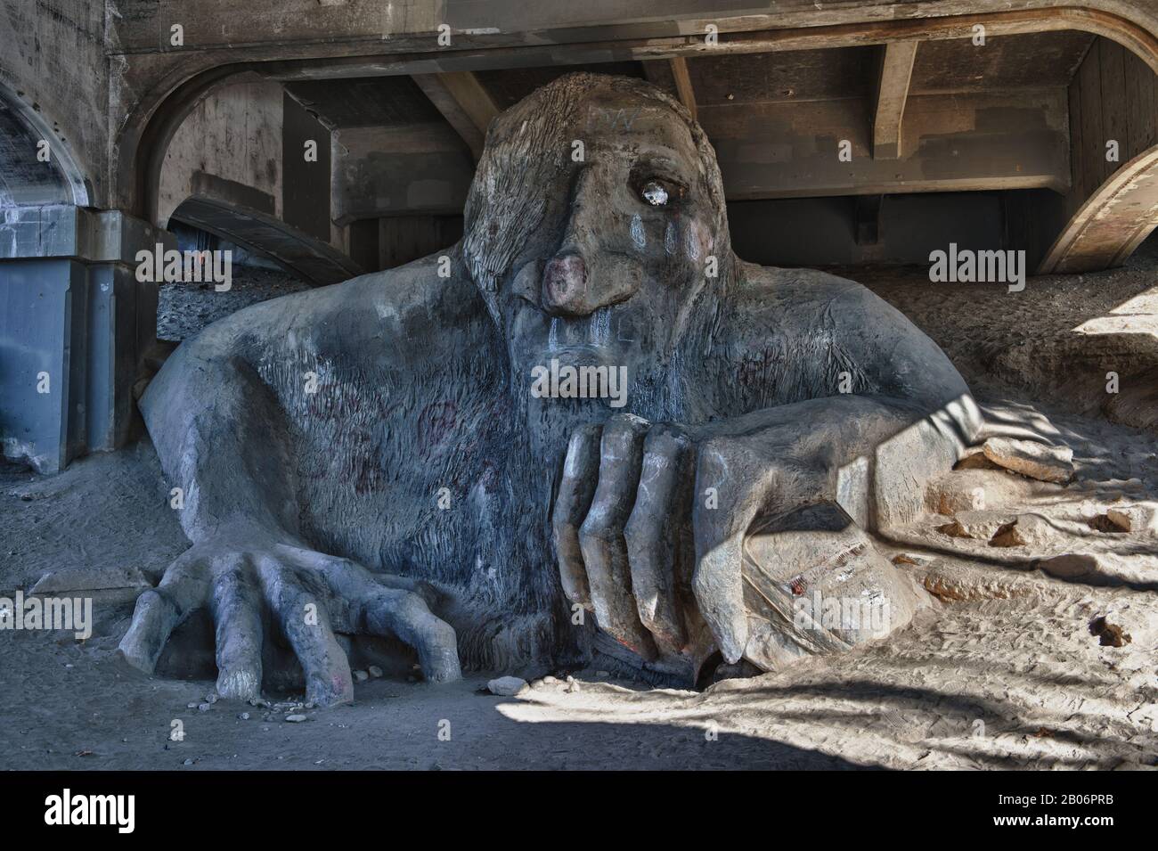 Seattle troll under aurora bridge hi-res stock photography and images ...