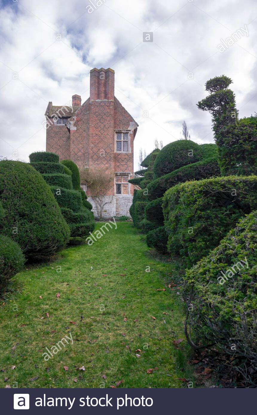 Manor House With Moat High Resolution Stock Photography and Images - Alamy