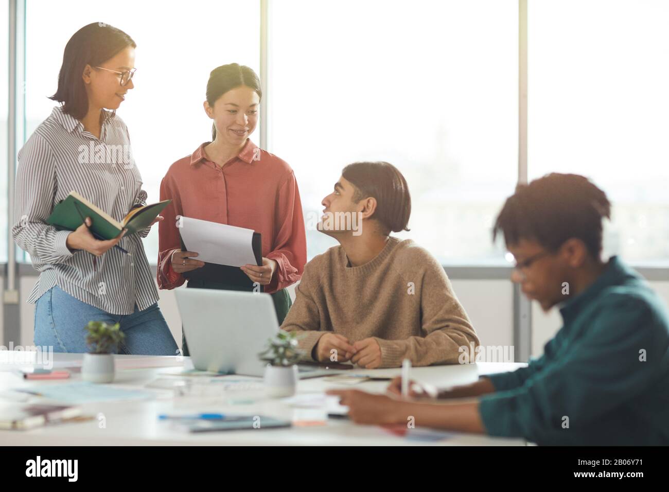 Group of young people at work hi-res stock photography and images - Alamy