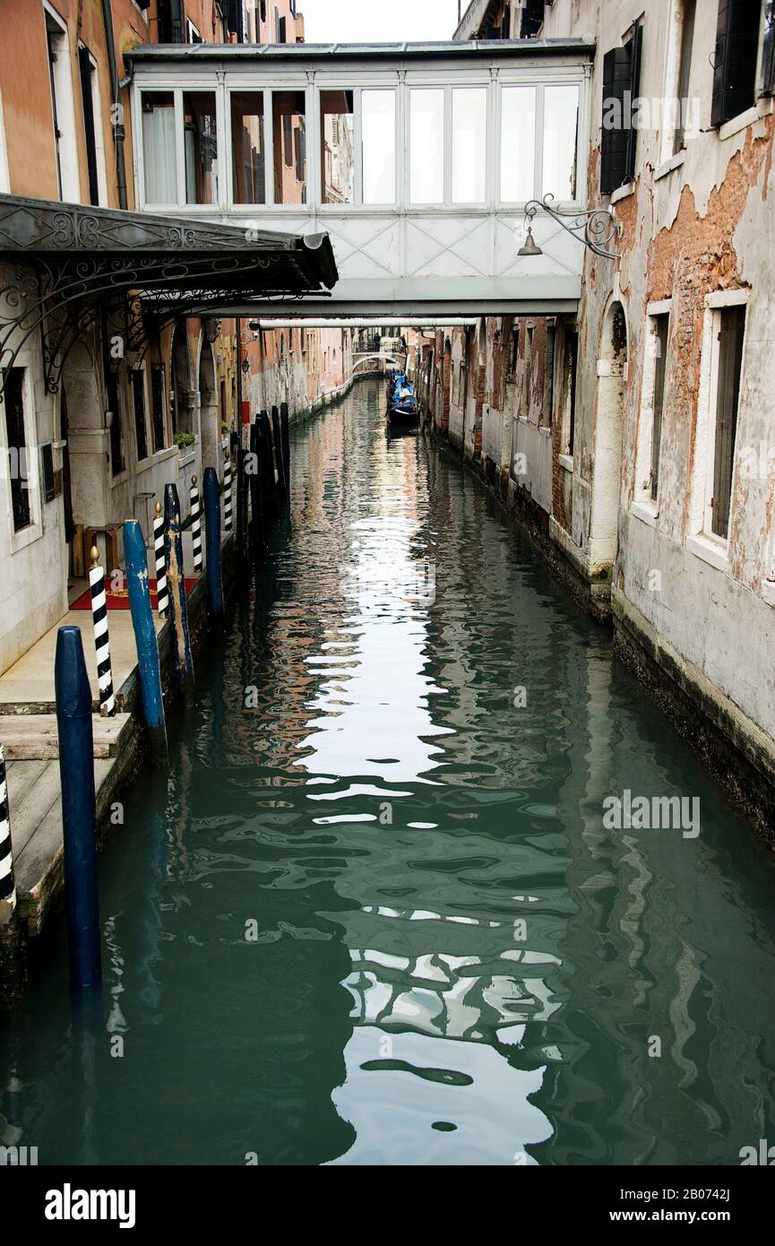 Gothic covered walkway hi-res stock photography and images - Alamy