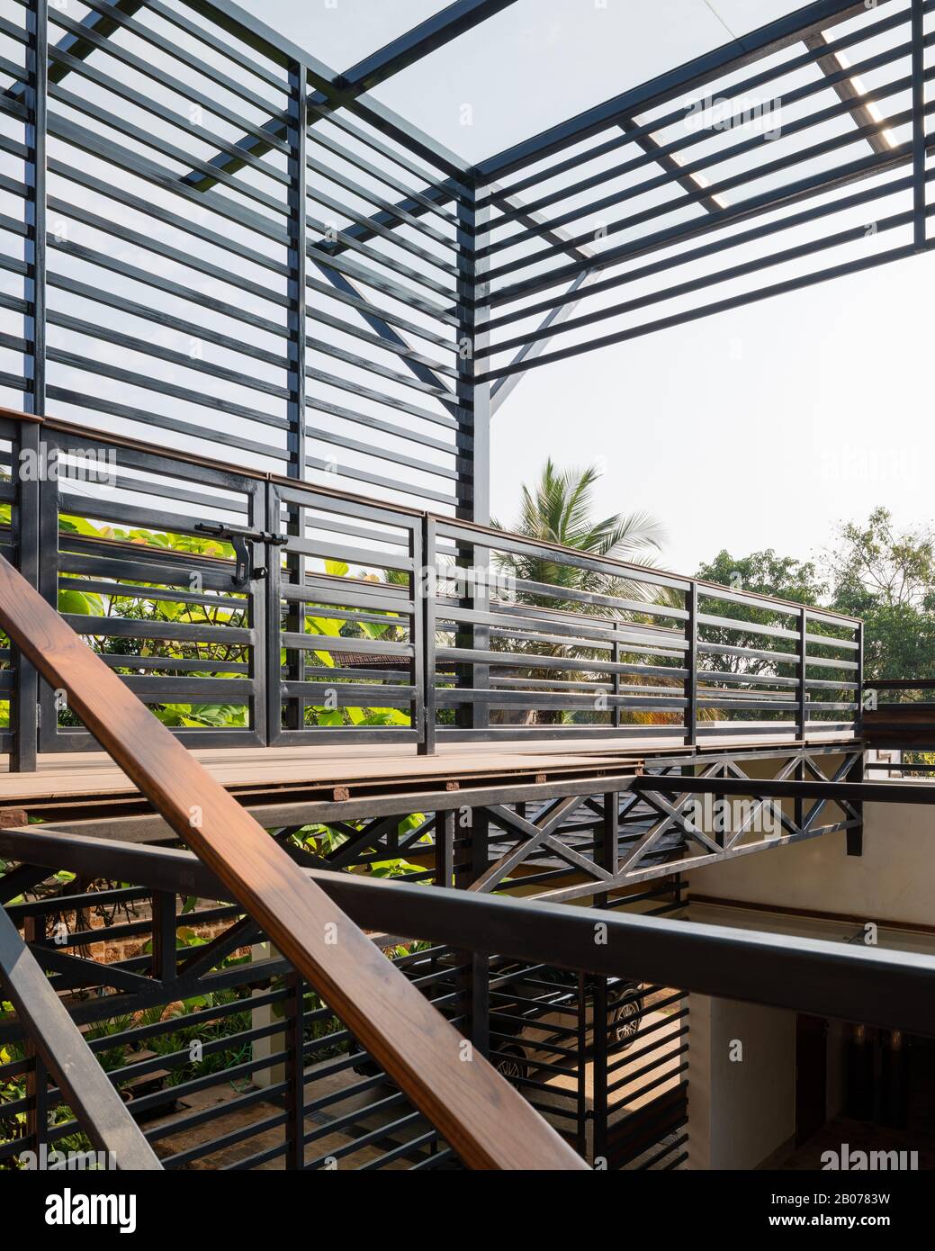 Modern contemporary vertical wooden slats hi-res stock photography and ...