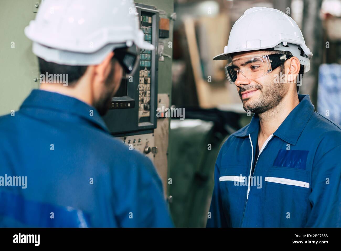 Industrial teamwork hi-res stock photography and images - Alamy