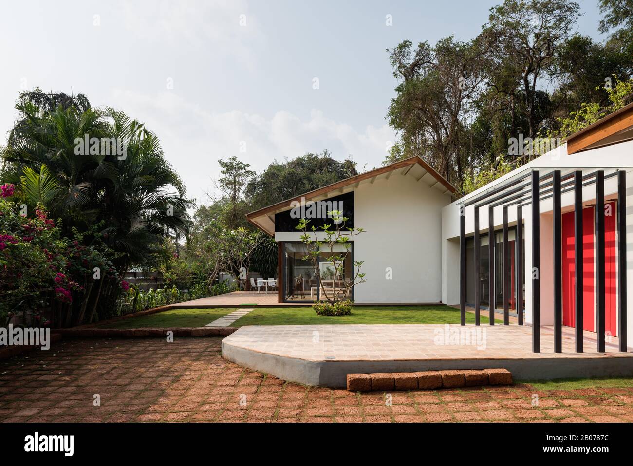 Patio by house Stock Photo - Alamy