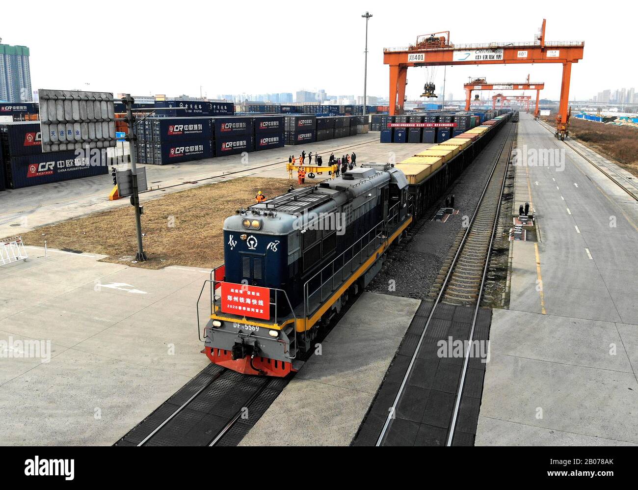 Qingdao, china containers hi-res stock photography and images - Alamy
