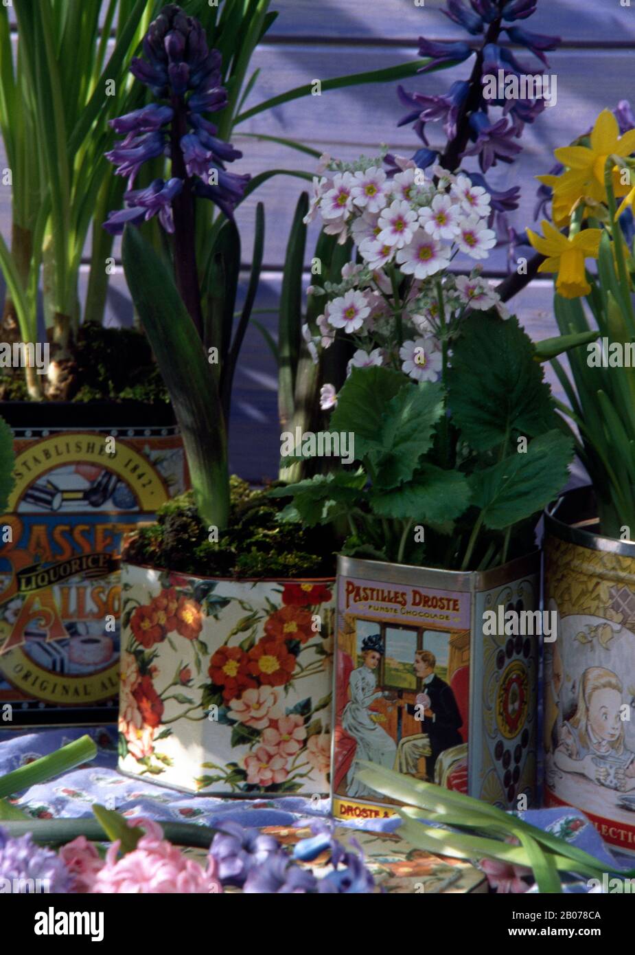 Decorated tins hi-res stock photography and images - Alamy