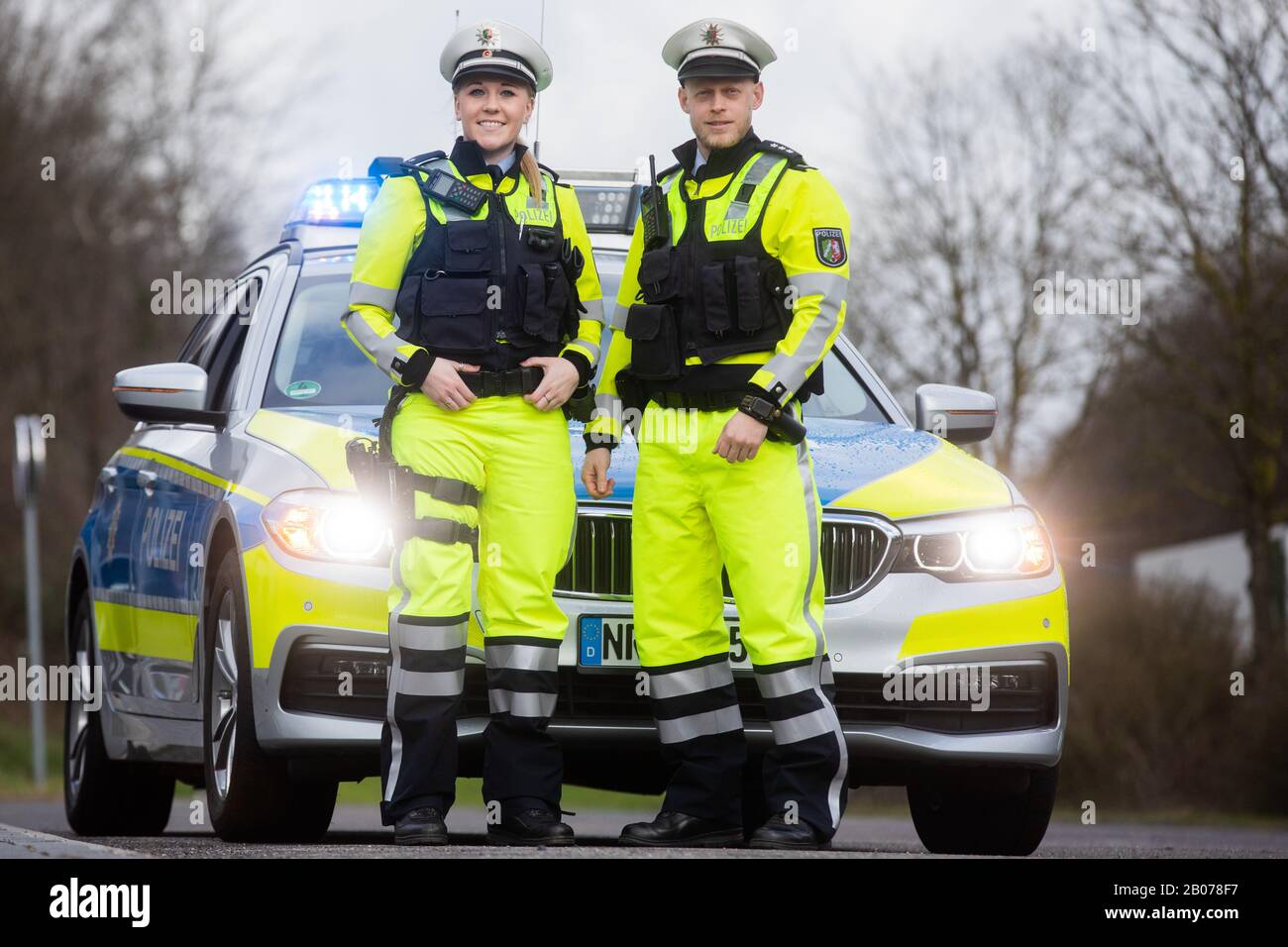 19 February 2020, North Rhine-Westphalia, Mönchengladbach: Police ...